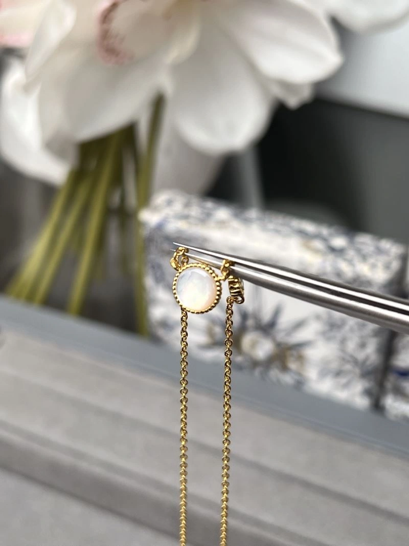 Accurate model Christian Dior Necklaces