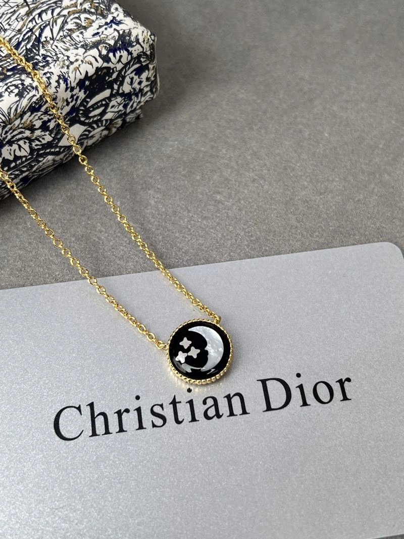 Accurate model Christian Dior Necklaces