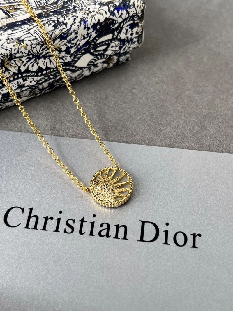 Accurate model Christian Dior Necklaces