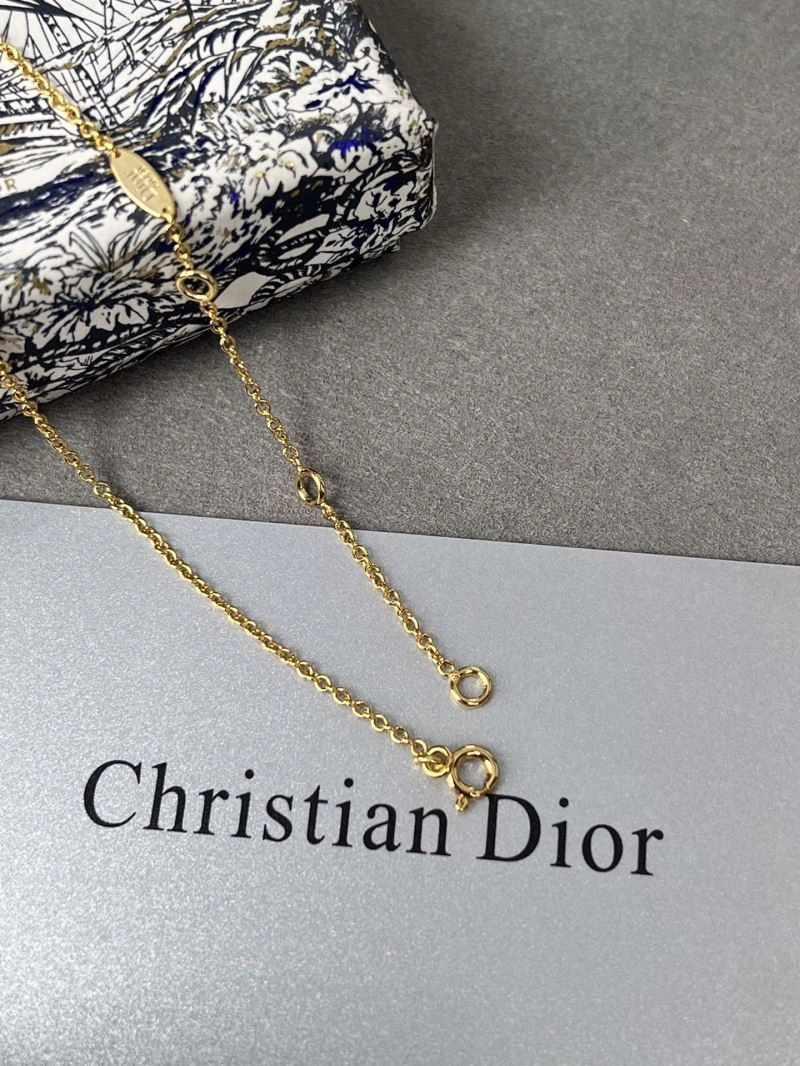 Accurate model Christian Dior Necklaces