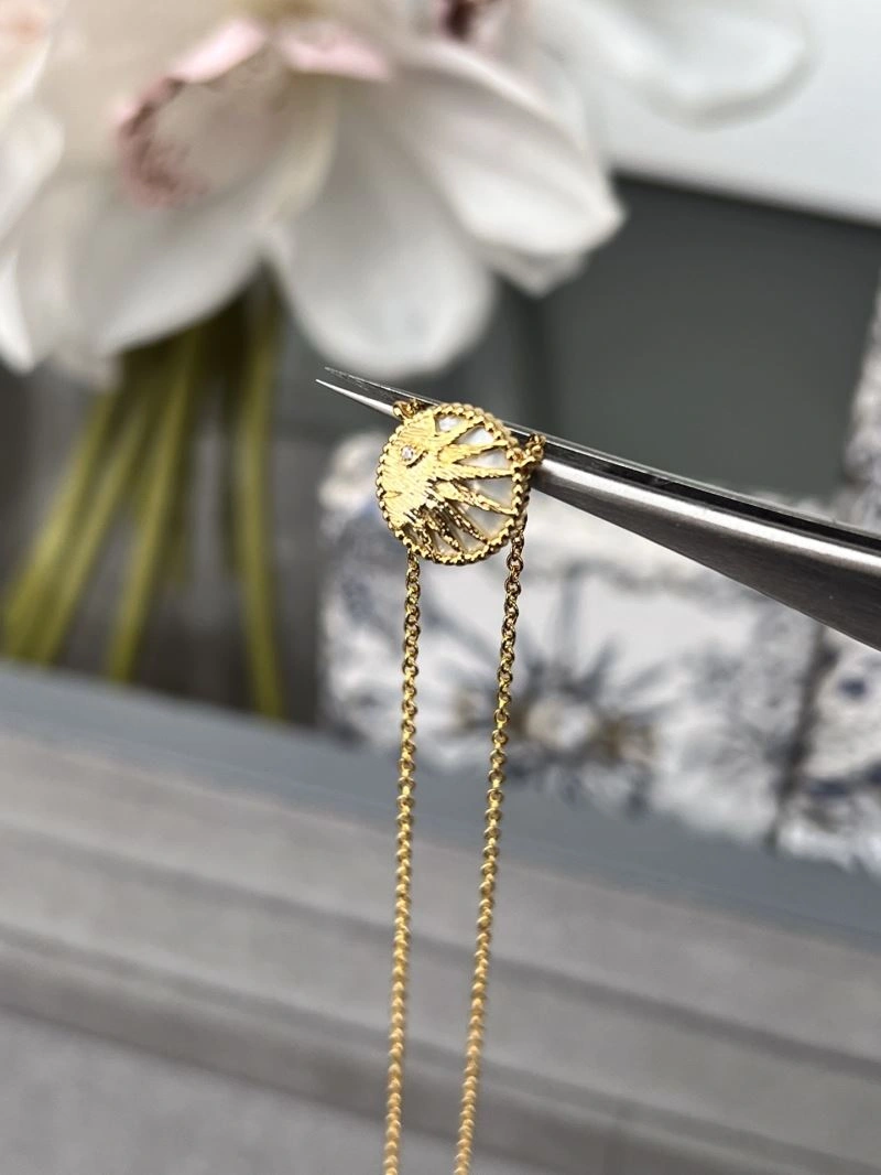 Accurate model Christian Dior Necklaces