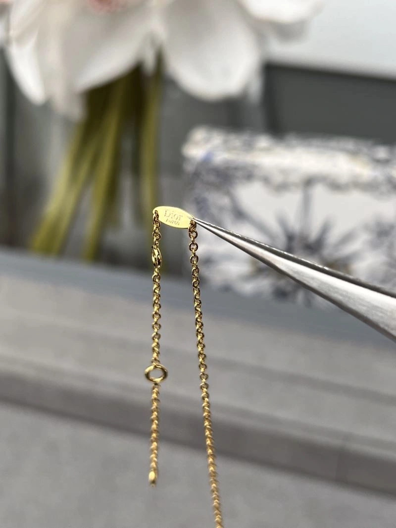 Accurate model Christian Dior Necklaces