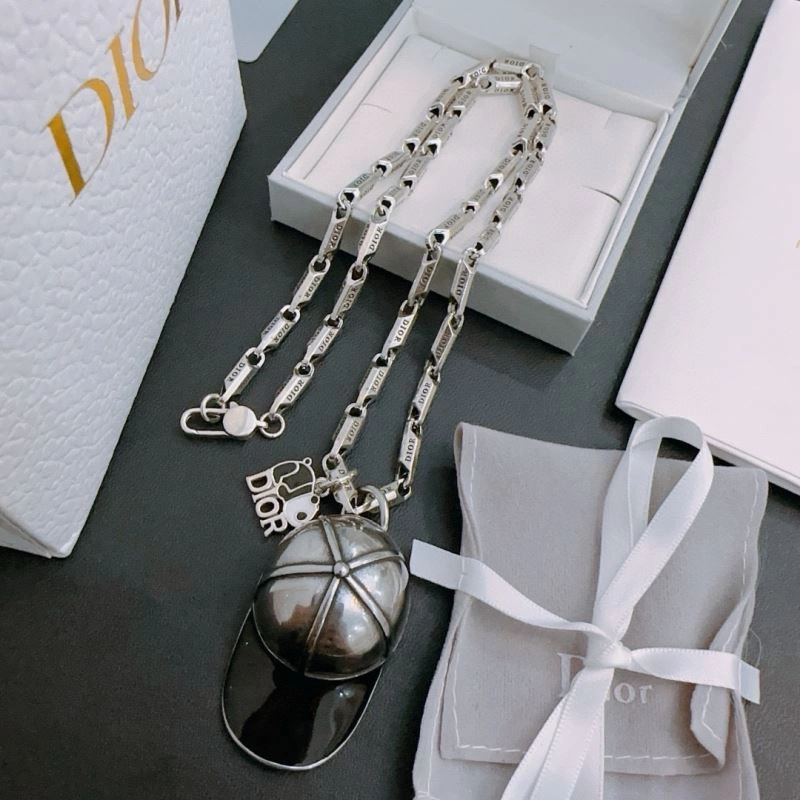 Top match Christian Dior Necklaces