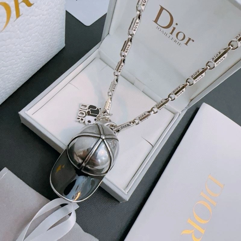 Top match Christian Dior Necklaces