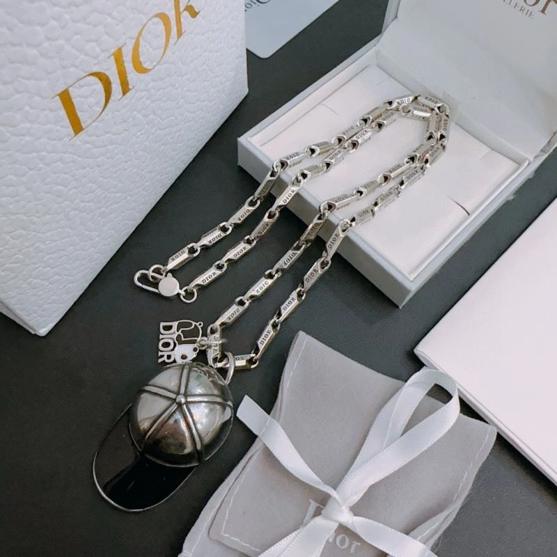 Top match Christian Dior Necklaces