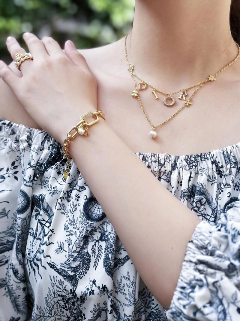 Economical Christian Dior Necklaces