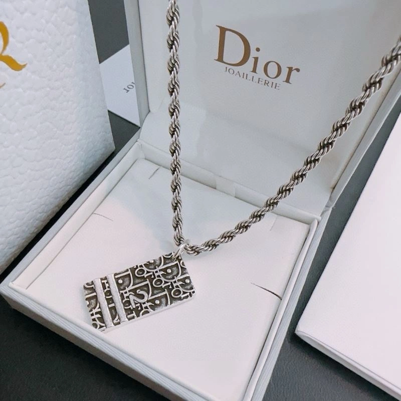 Bargain Christian Dior Necklaces