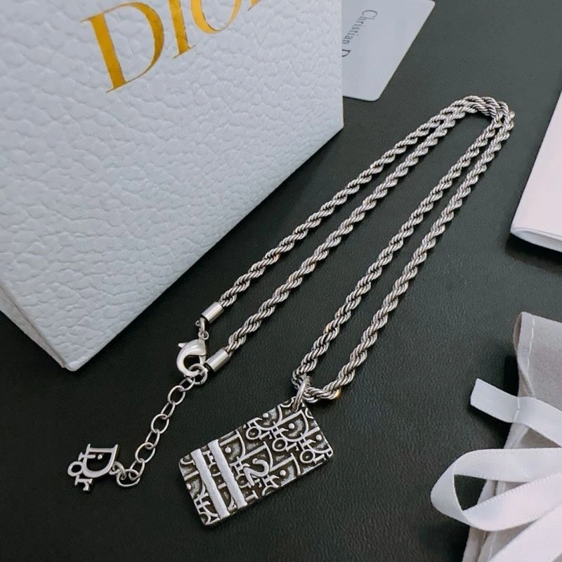Bargain Christian Dior Necklaces