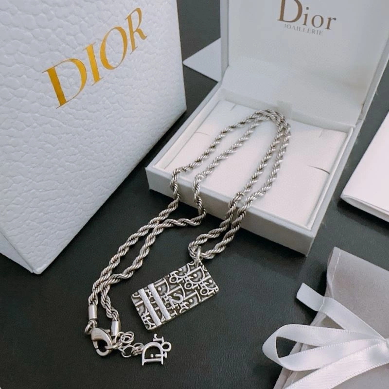 Bargain Christian Dior Necklaces