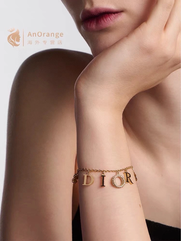 Low-cost Christian Dior Necklaces