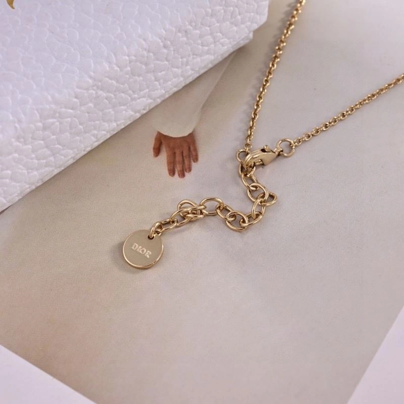 Low-cost Christian Dior Necklaces