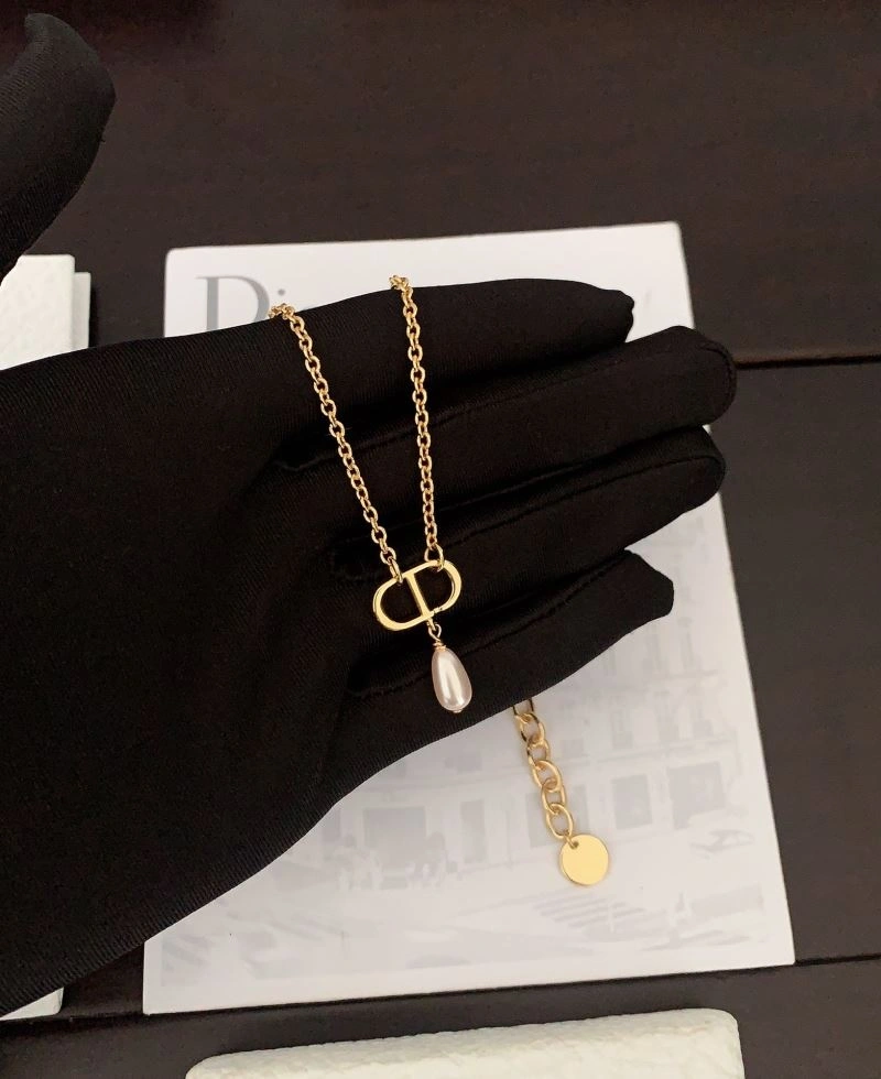 Low-cost Christian Dior Necklaces