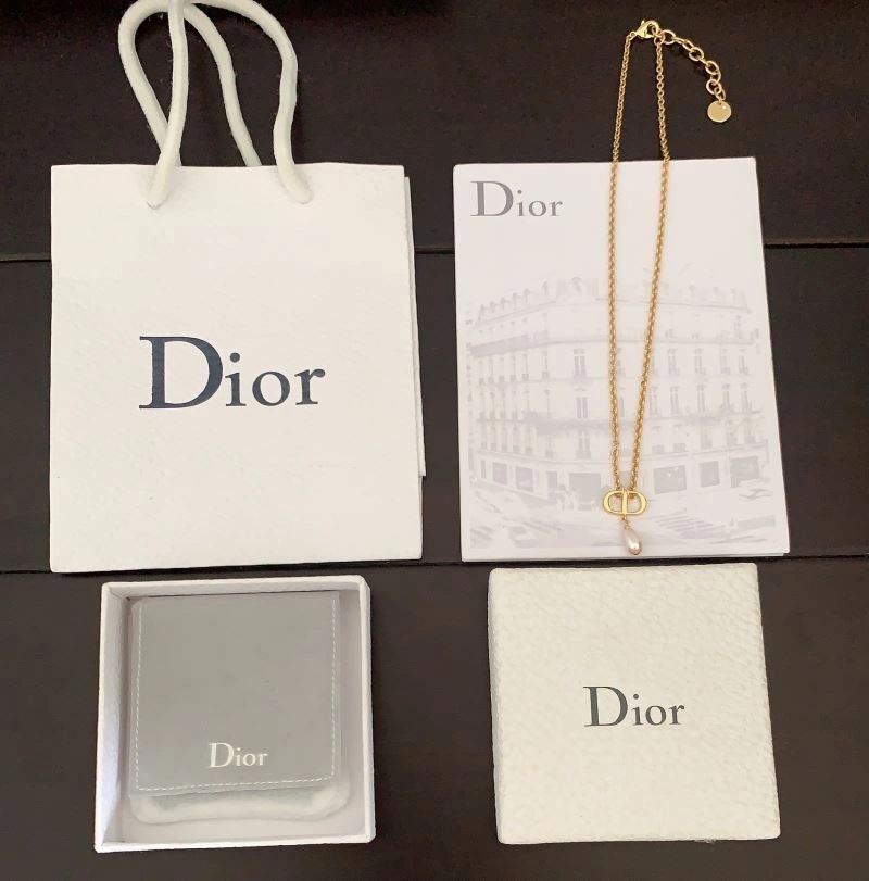 Low-cost Christian Dior Necklaces