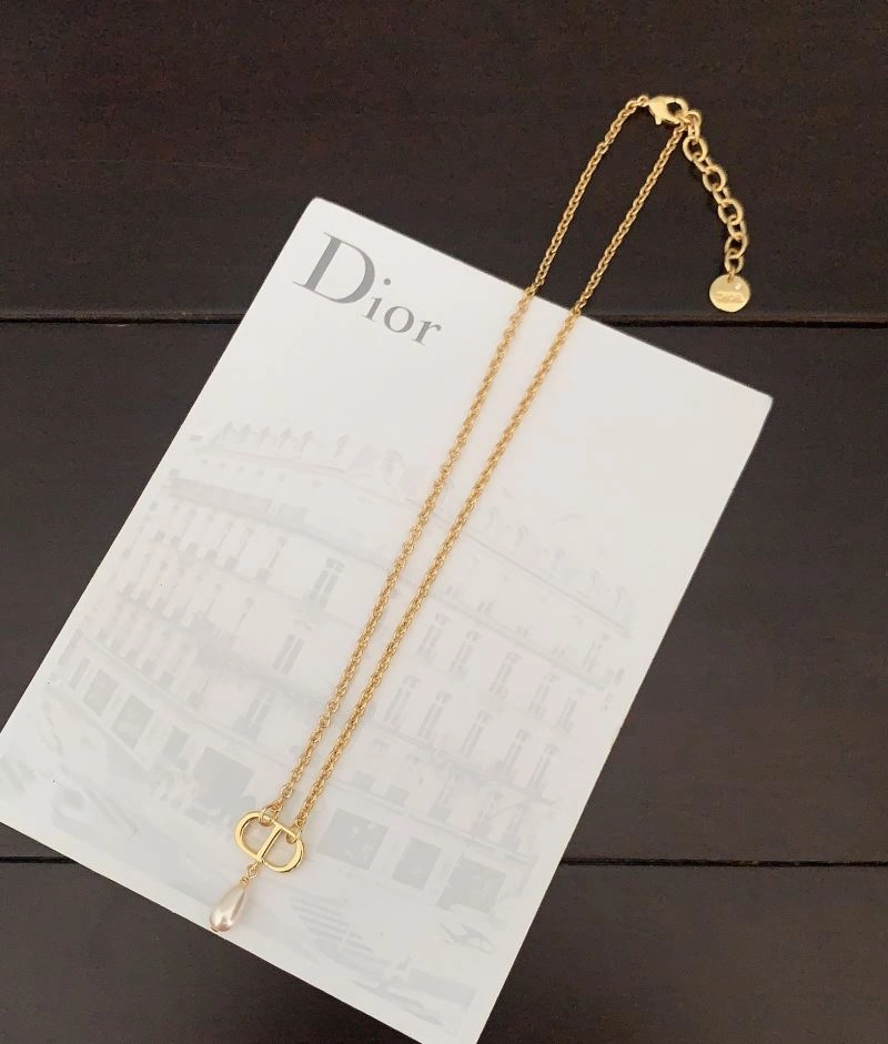 Low-cost Christian Dior Necklaces