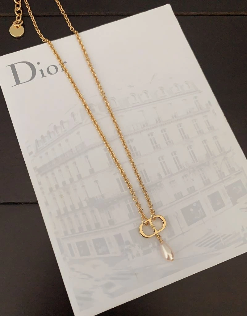 Low-cost Christian Dior Necklaces