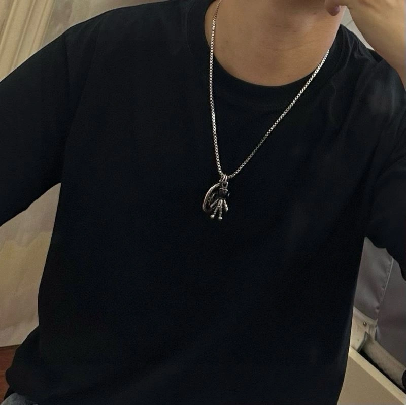 Inexpensive Christian Dior Necklaces