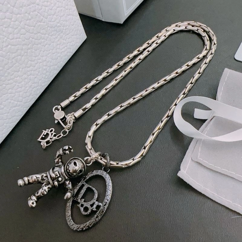 Discounted Christian Dior Necklaces
