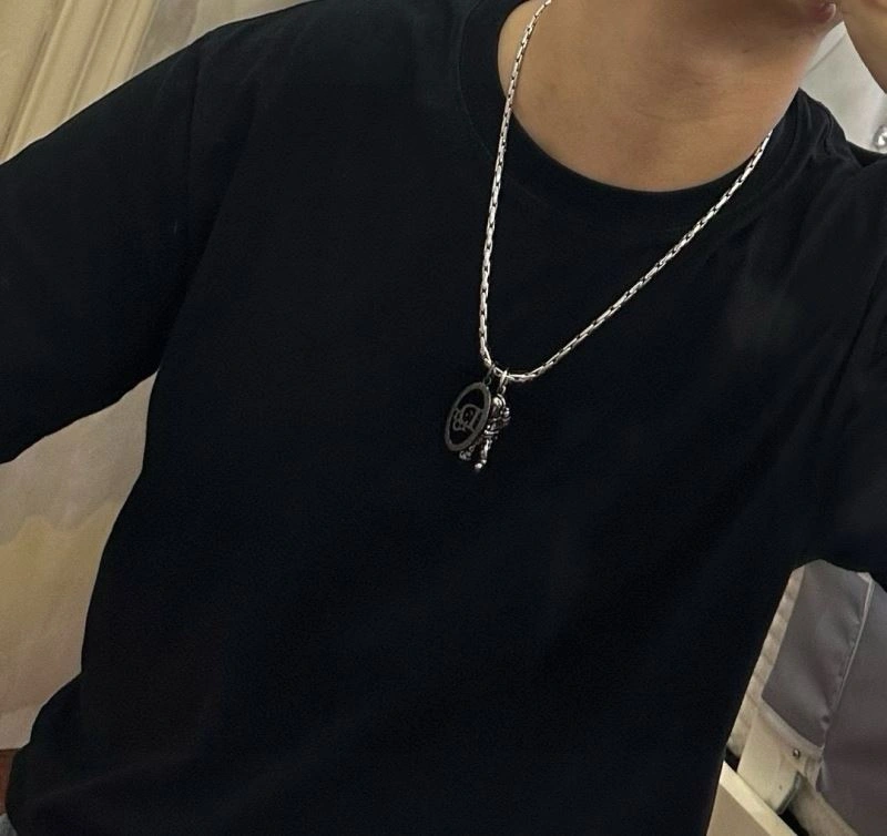 Discounted Christian Dior Necklaces