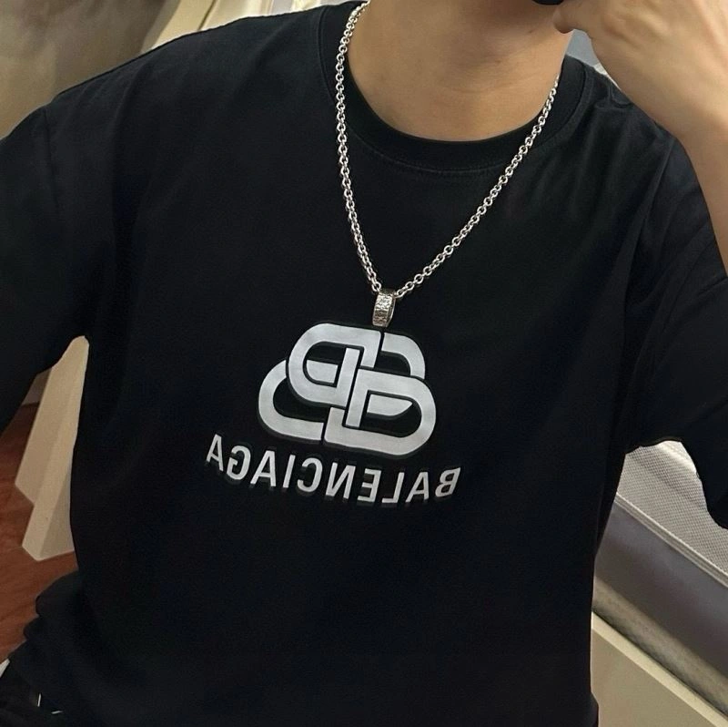 Accurate model Christian Dior Necklaces