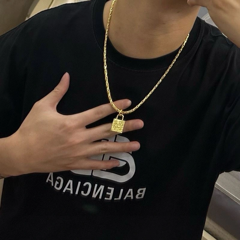 Value-priced Christian Dior Necklaces