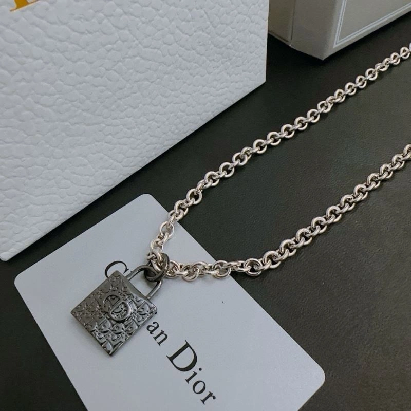 Economical Christian Dior Necklaces