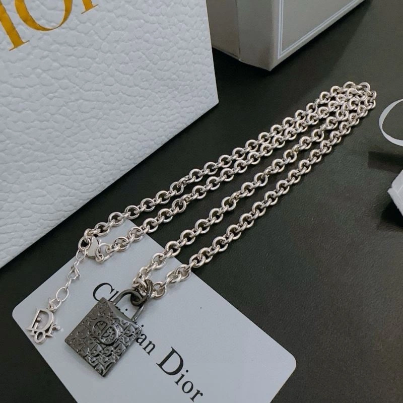 Economical Christian Dior Necklaces