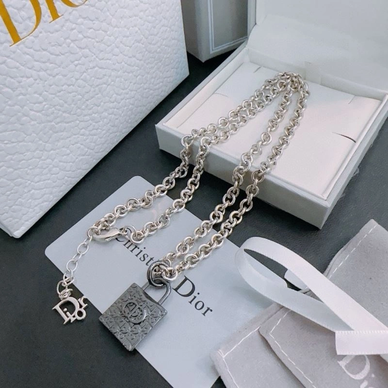 Economical Christian Dior Necklaces