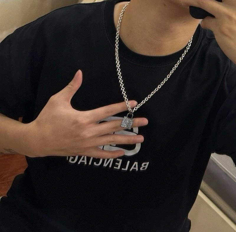 Economical Christian Dior Necklaces