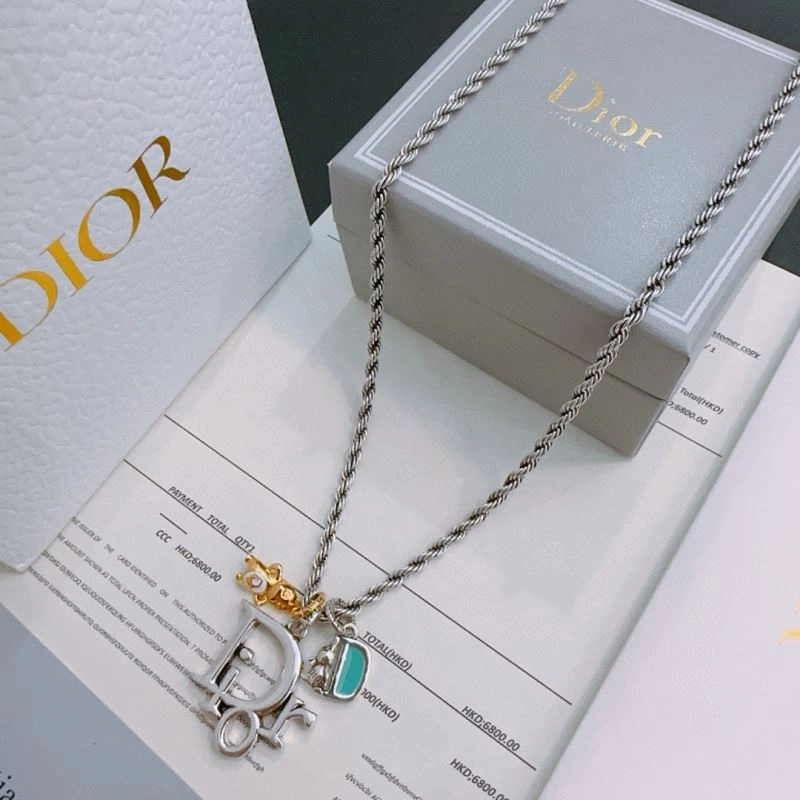 Accurate model Christian Dior Necklaces