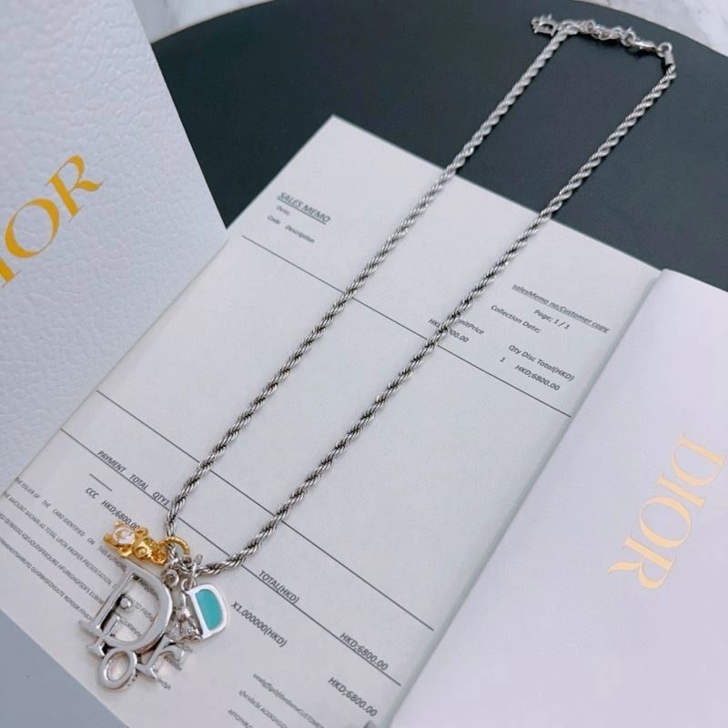 Accurate model Christian Dior Necklaces