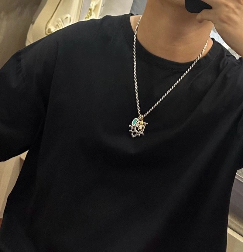 Accurate model Christian Dior Necklaces