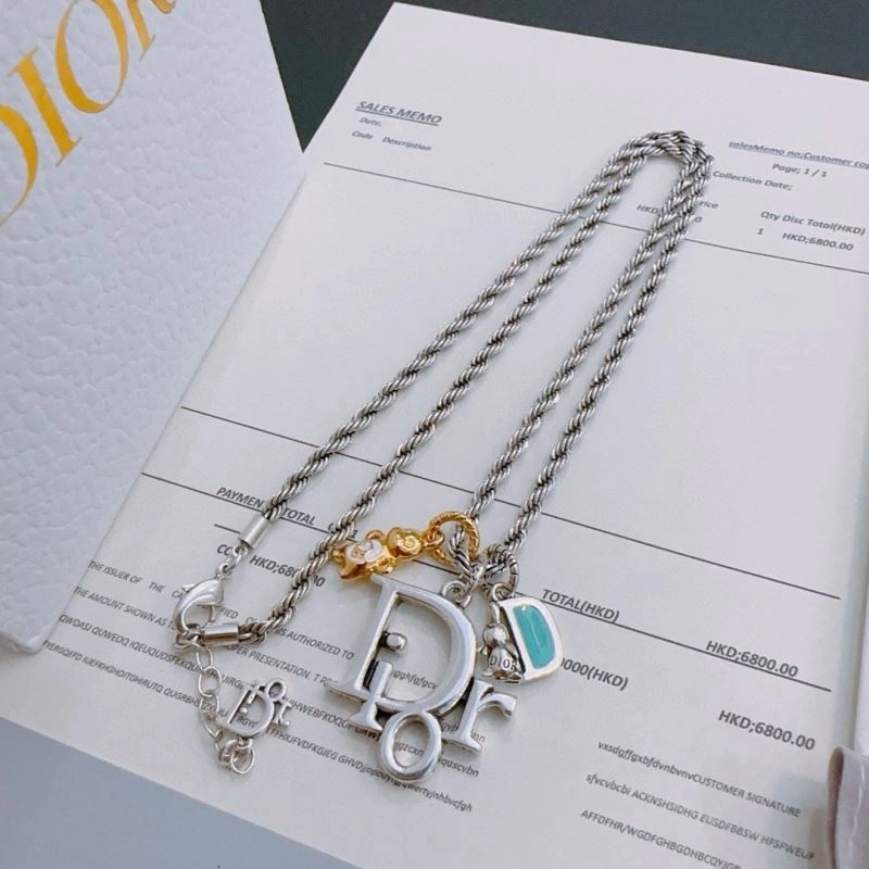 Accurate model Christian Dior Necklaces
