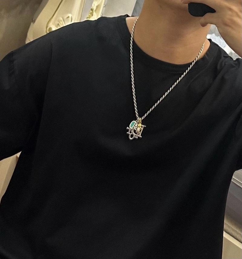 Accurate model Christian Dior Necklaces