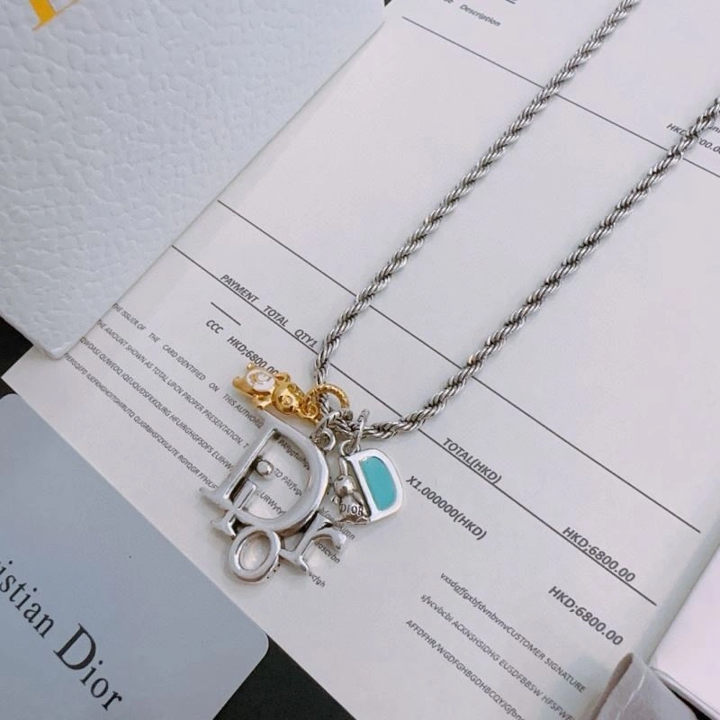 Accurate model Christian Dior Necklaces