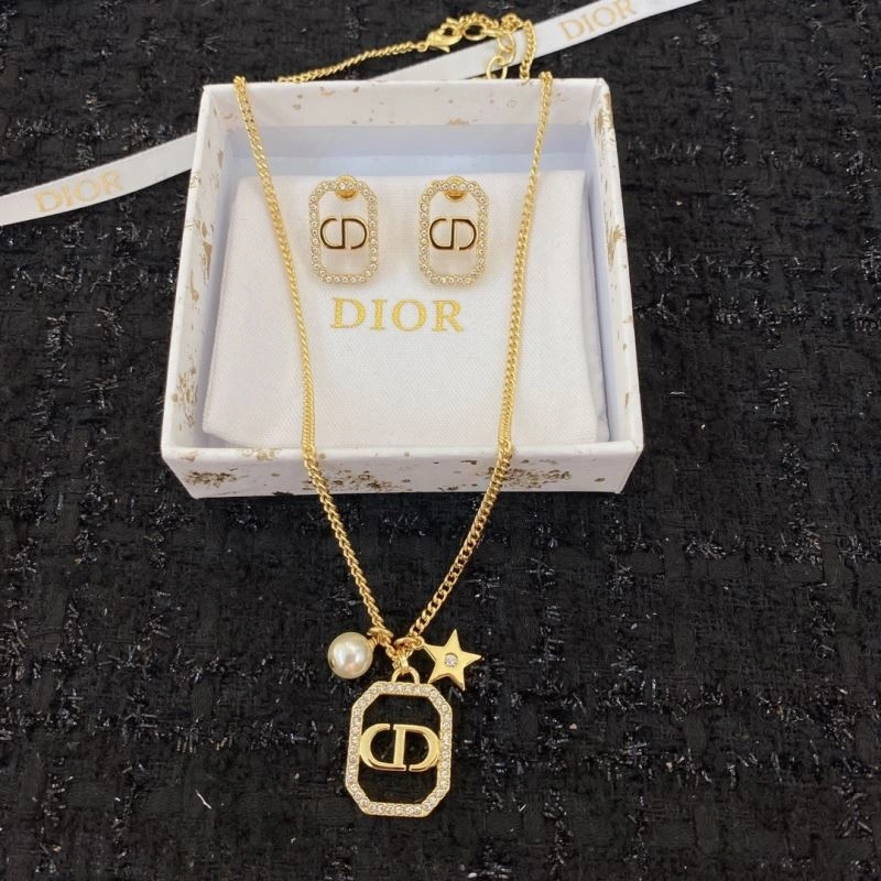 Inexpensive Christian Dior Necklaces