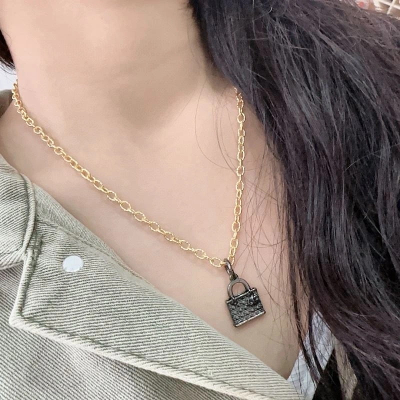 Economical Christian Dior Necklaces