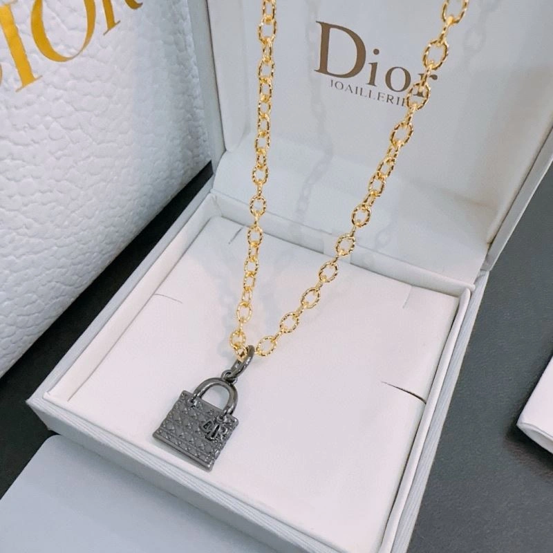 Economical Christian Dior Necklaces