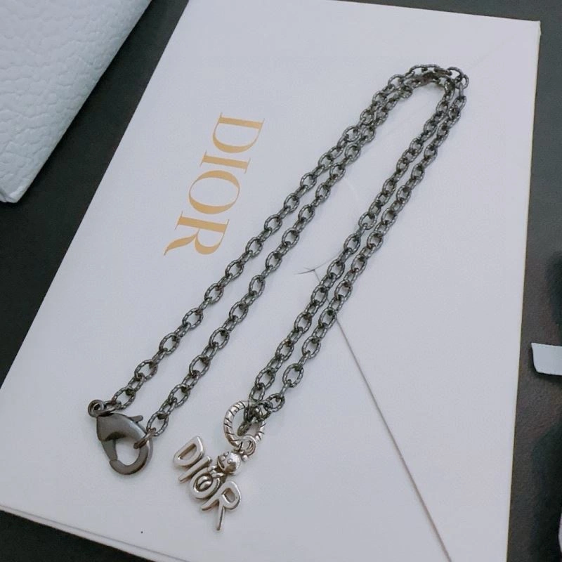Accurate model Christian Dior Necklaces
