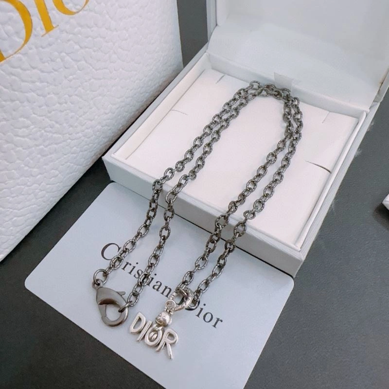 Accurate model Christian Dior Necklaces