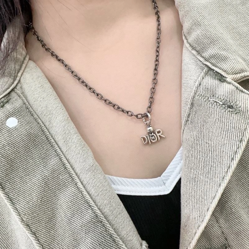 Accurate model Christian Dior Necklaces