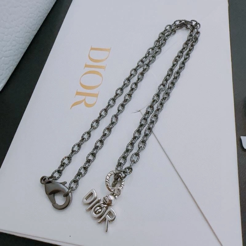 Accurate model Christian Dior Necklaces