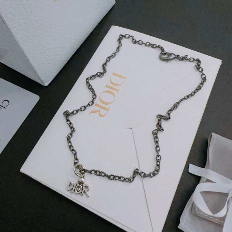 Accurate model Christian Dior Necklaces