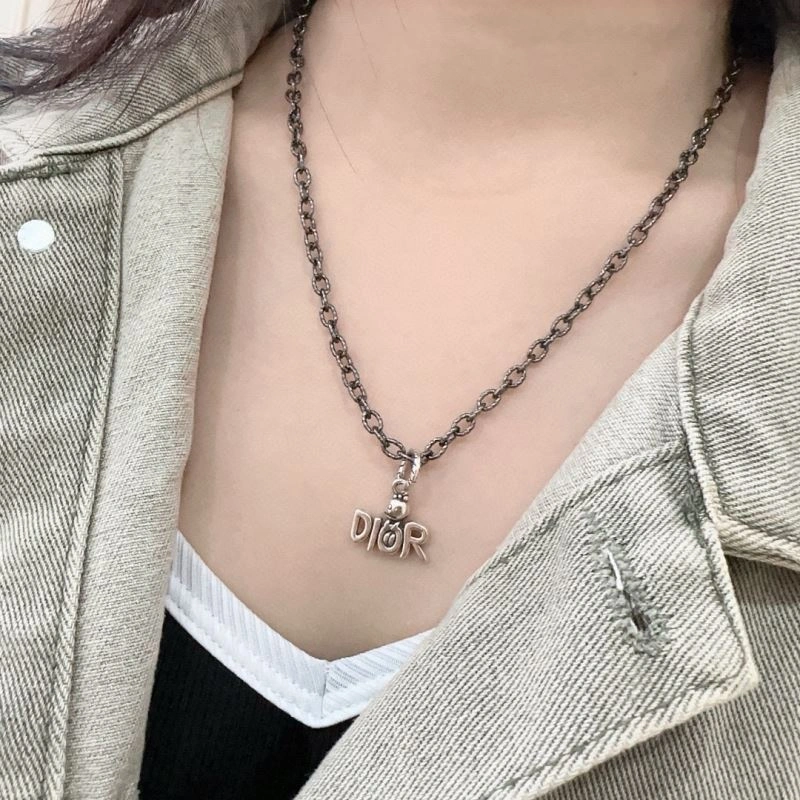 Accurate model Christian Dior Necklaces