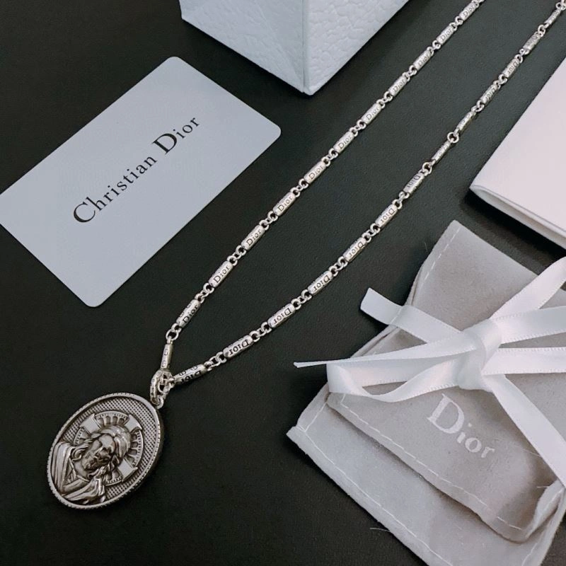 Cut-rate Christian Dior Necklaces