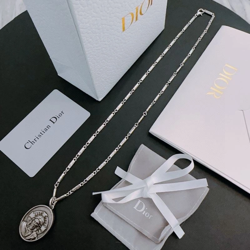 Cut-rate Christian Dior Necklaces