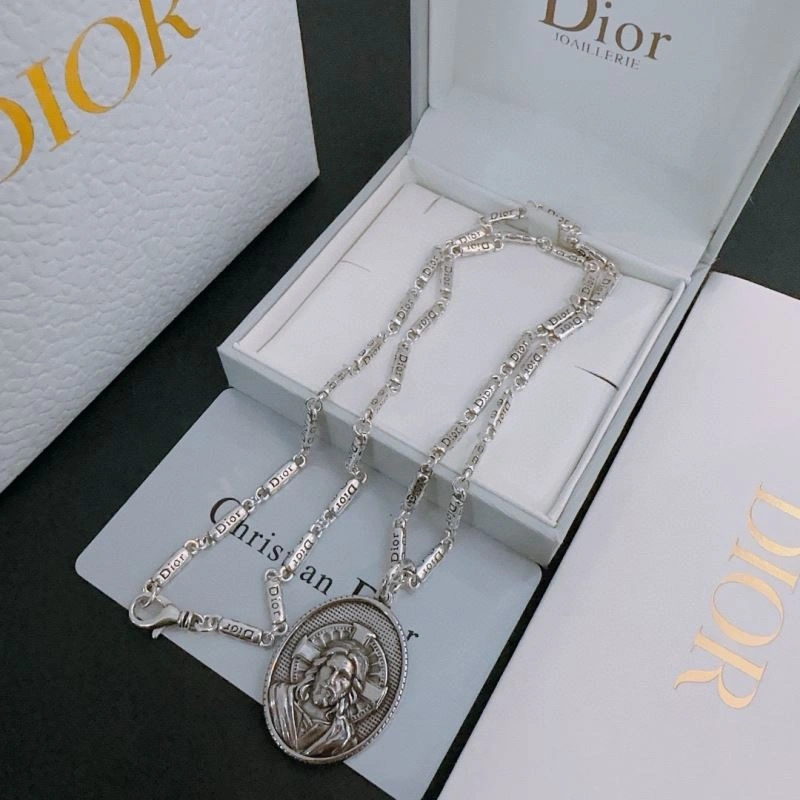 Cut-rate Christian Dior Necklaces
