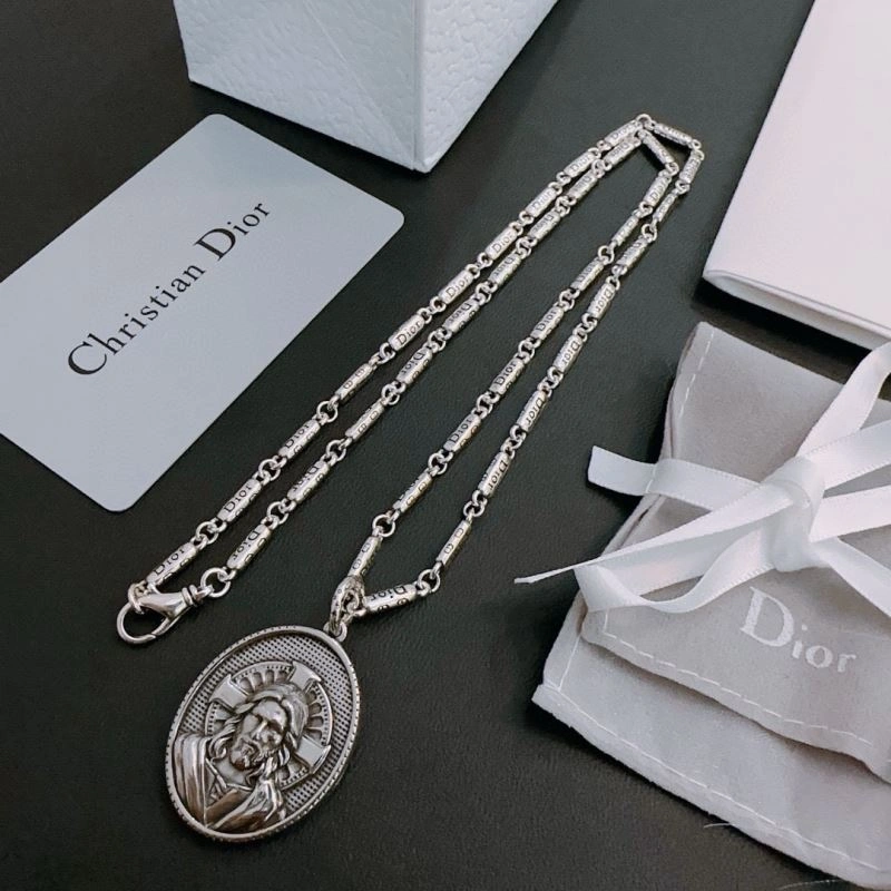 Cut-rate Christian Dior Necklaces