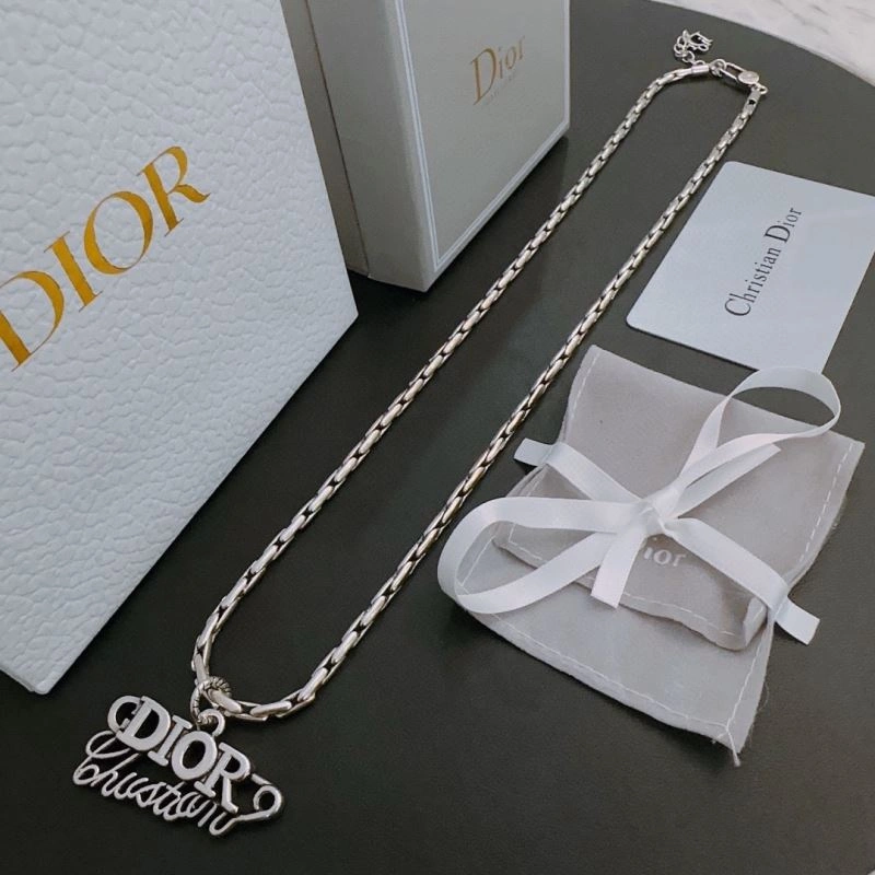 Accurate model Christian Dior Necklaces