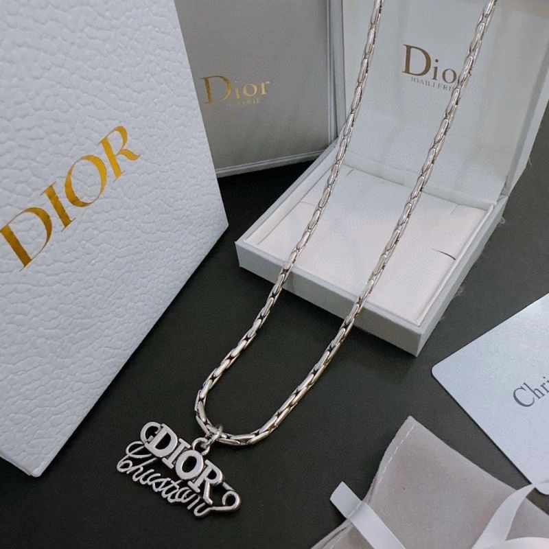 Accurate model Christian Dior Necklaces
