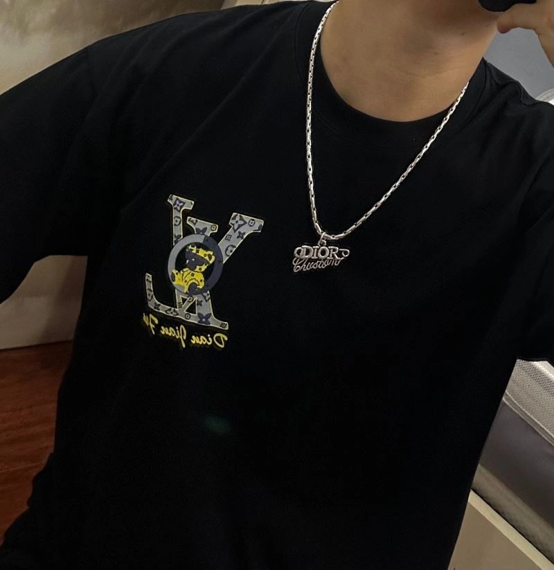 Accurate model Christian Dior Necklaces